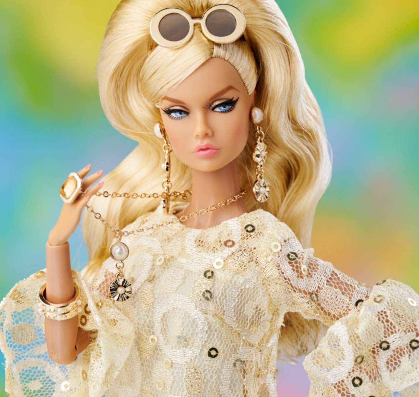 Solve Gold Barbie jigsaw puzzle online with 272 pieces