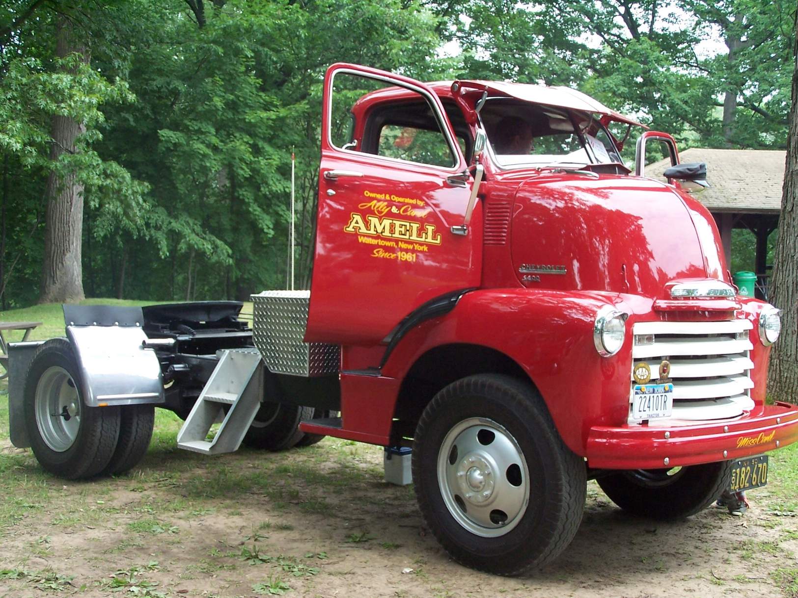 Solve 1950 Chevy Cab 5400 2 jigsaw puzzle online with 130 pieces