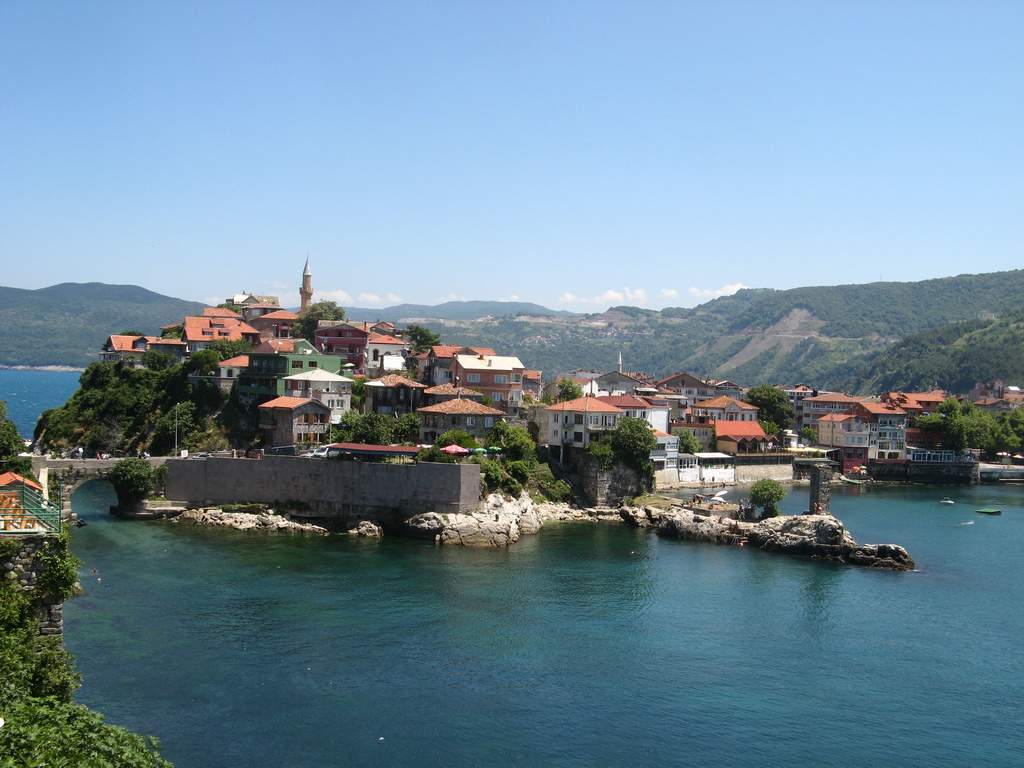 Solve Amasra,_Bartın,_Turkey jigsaw puzzle online with 238 pieces