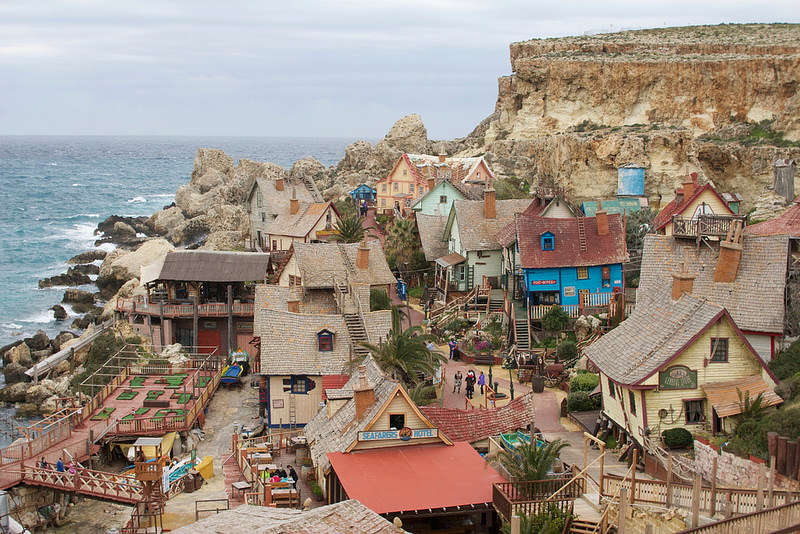 Solve Popeye village jigsaw puzzle online with 77 pieces