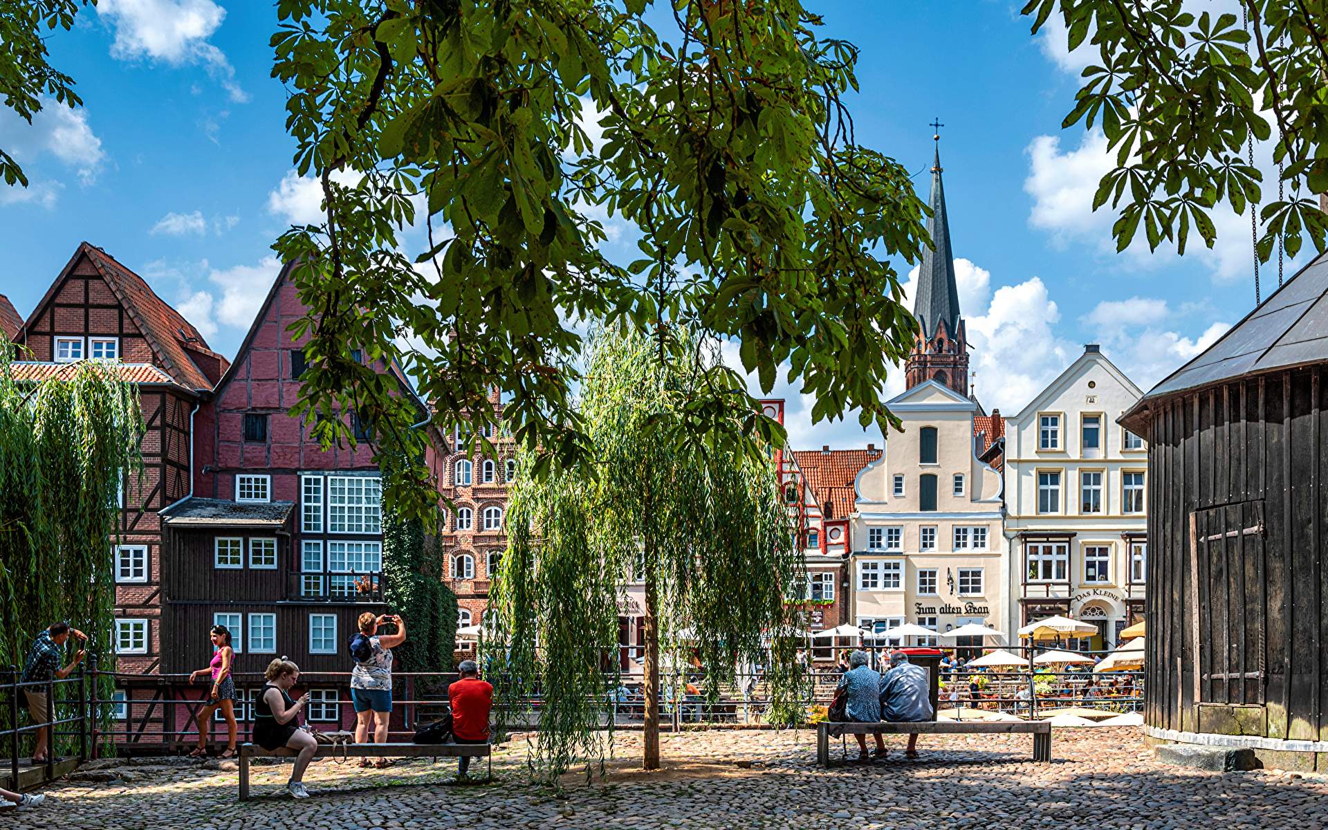 Solve Germany_Bench jigsaw puzzle online with 160 pieces