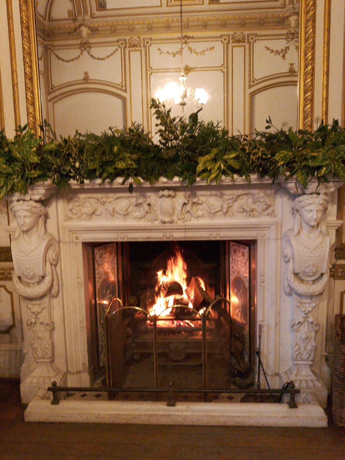 Solve DRAWING ROOM BIDDULPH GRANGE. jigsaw puzzle online with 130 pieces