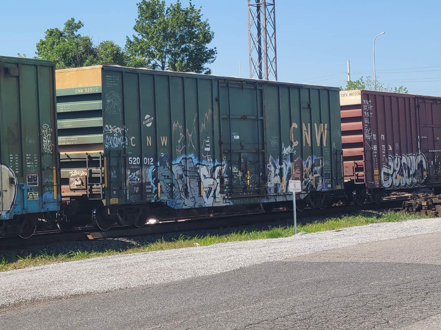 Solve Graffiti covered relic jigsaw puzzle online with 99 pieces