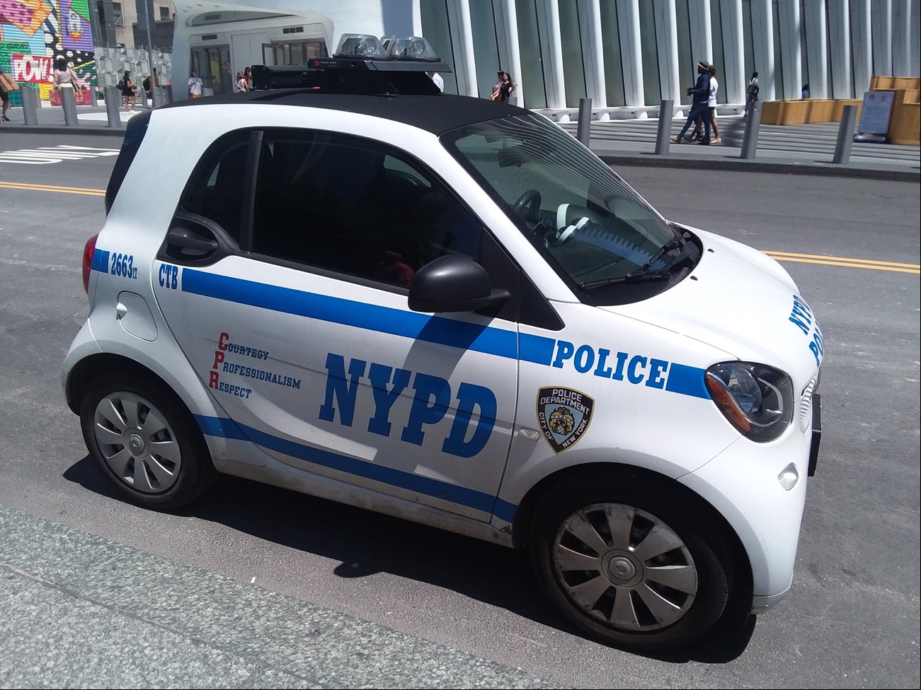 Solve New York City, mini police car jigsaw puzzle online with 130 pieces