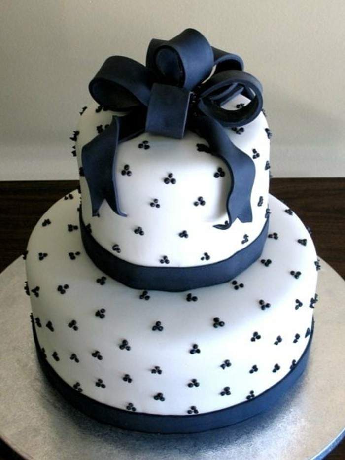 Solve modrobílý dort jigsaw puzzle online with 108 pieces