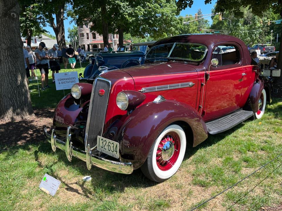 Solve 1936 Studebaker Dictator Coupe jigsaw puzzle online with 208 pieces