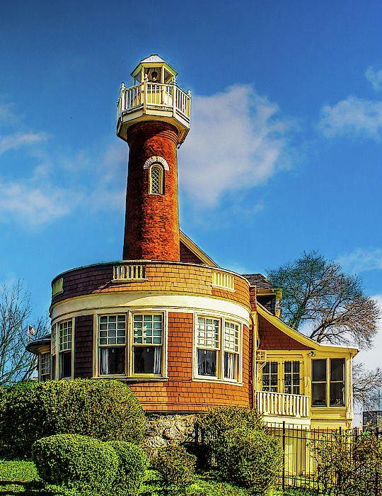 Solve Turtle Rock Lighthouse jigsaw puzzle online with 88 pieces