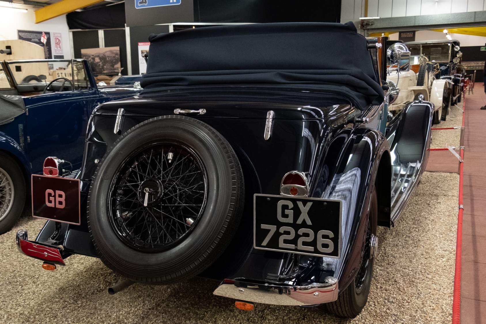 Solve Car from behind jigsaw puzzle online with 126 pieces