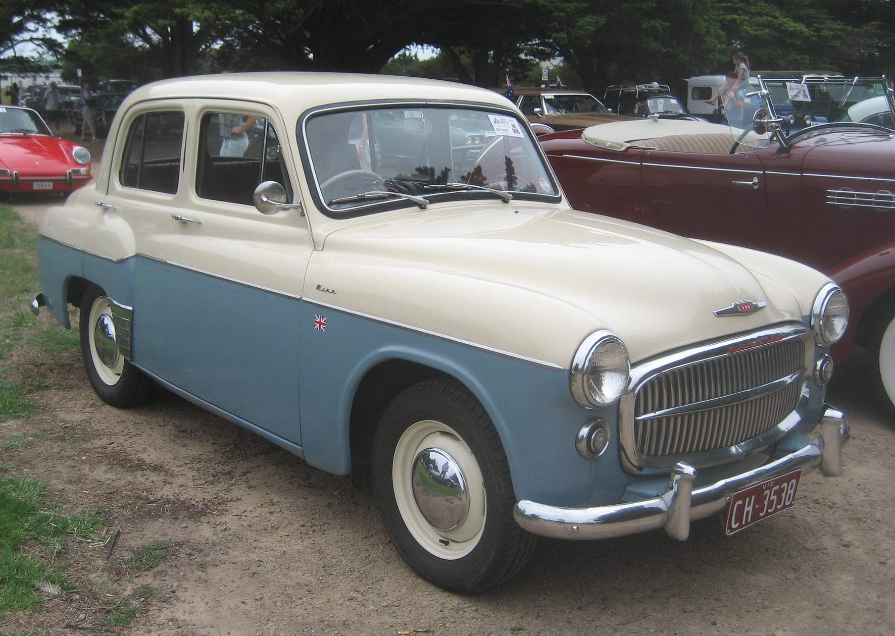 Solve Hillman "Minx" - 1955 jigsaw puzzle online with 234 pieces