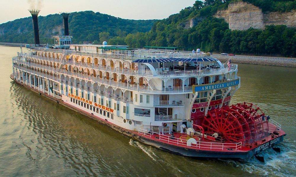 Solve RIVERBOAT AFLOAT jigsaw puzzle online with 160 pieces