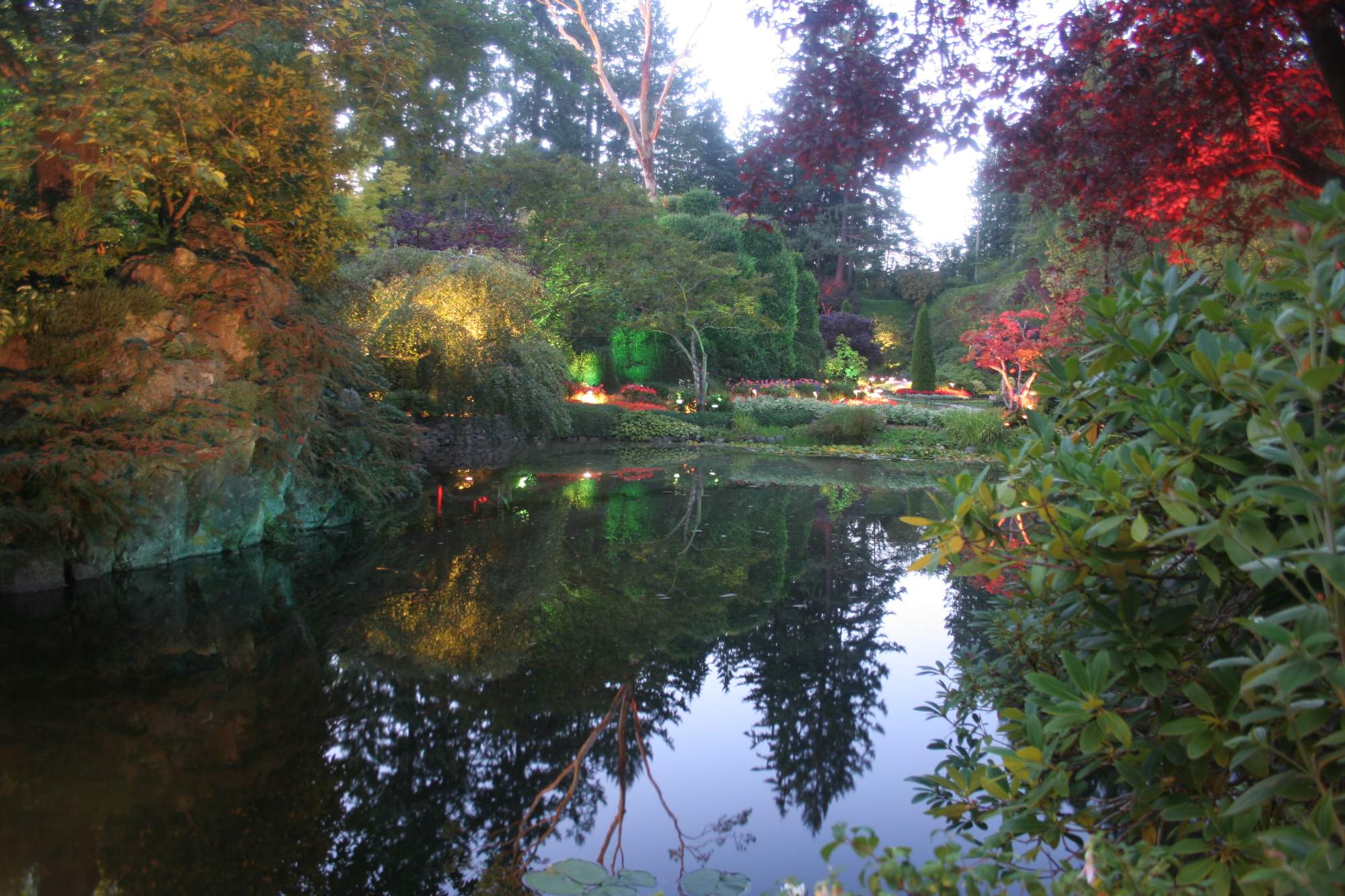 Solve Beautiful Reflections jigsaw puzzle online with 216 pieces