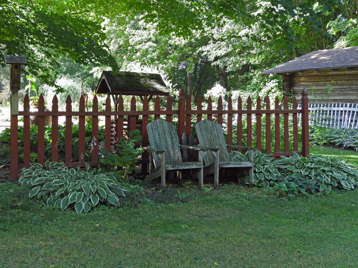 Solve A little bower in the garden jigsaw puzzle online with 20 pieces