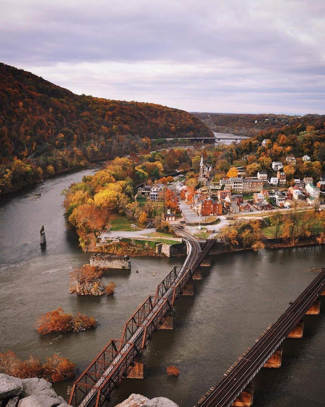 Solve Harpers Ferry jigsaw puzzle online with 120 pieces