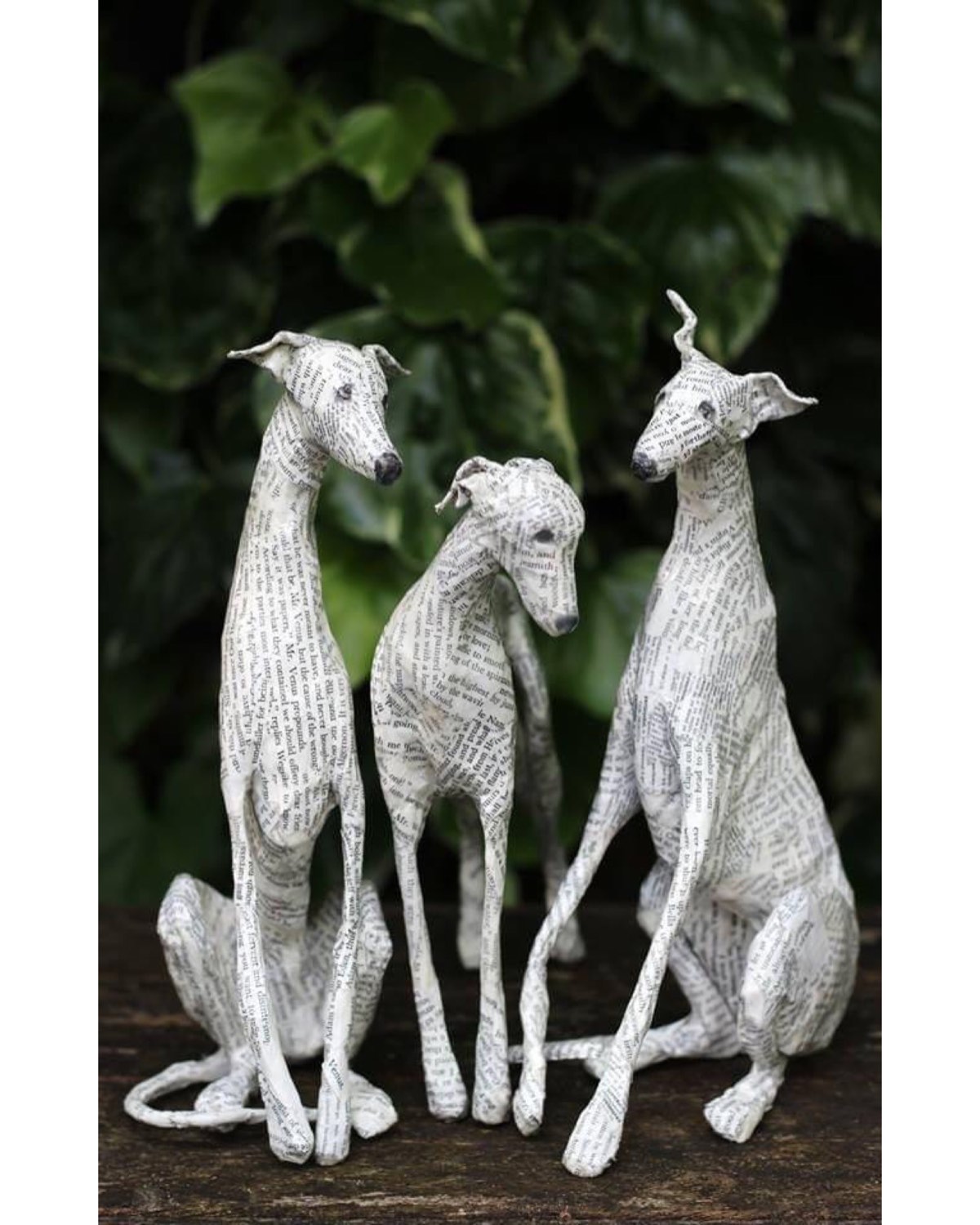 Solve Paper Dogs jigsaw puzzle online with 396 pieces