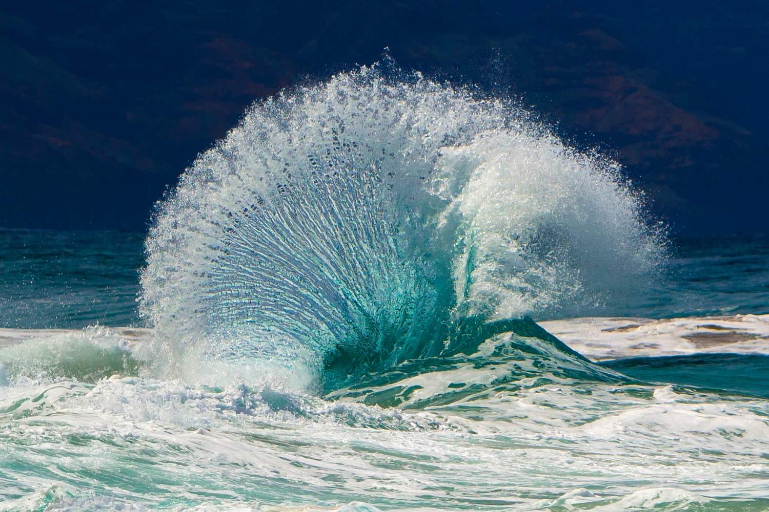 Solve wave jigsaw puzzle online with 96 pieces