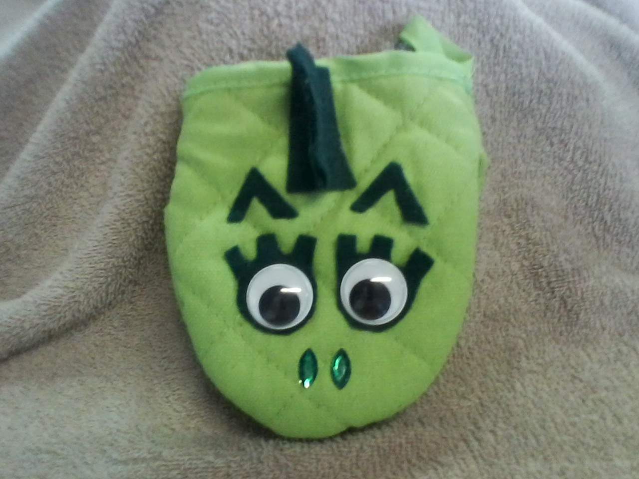 Solve Cecil: Oven Mitt Puppet jigsaw puzzle online with 35 pieces