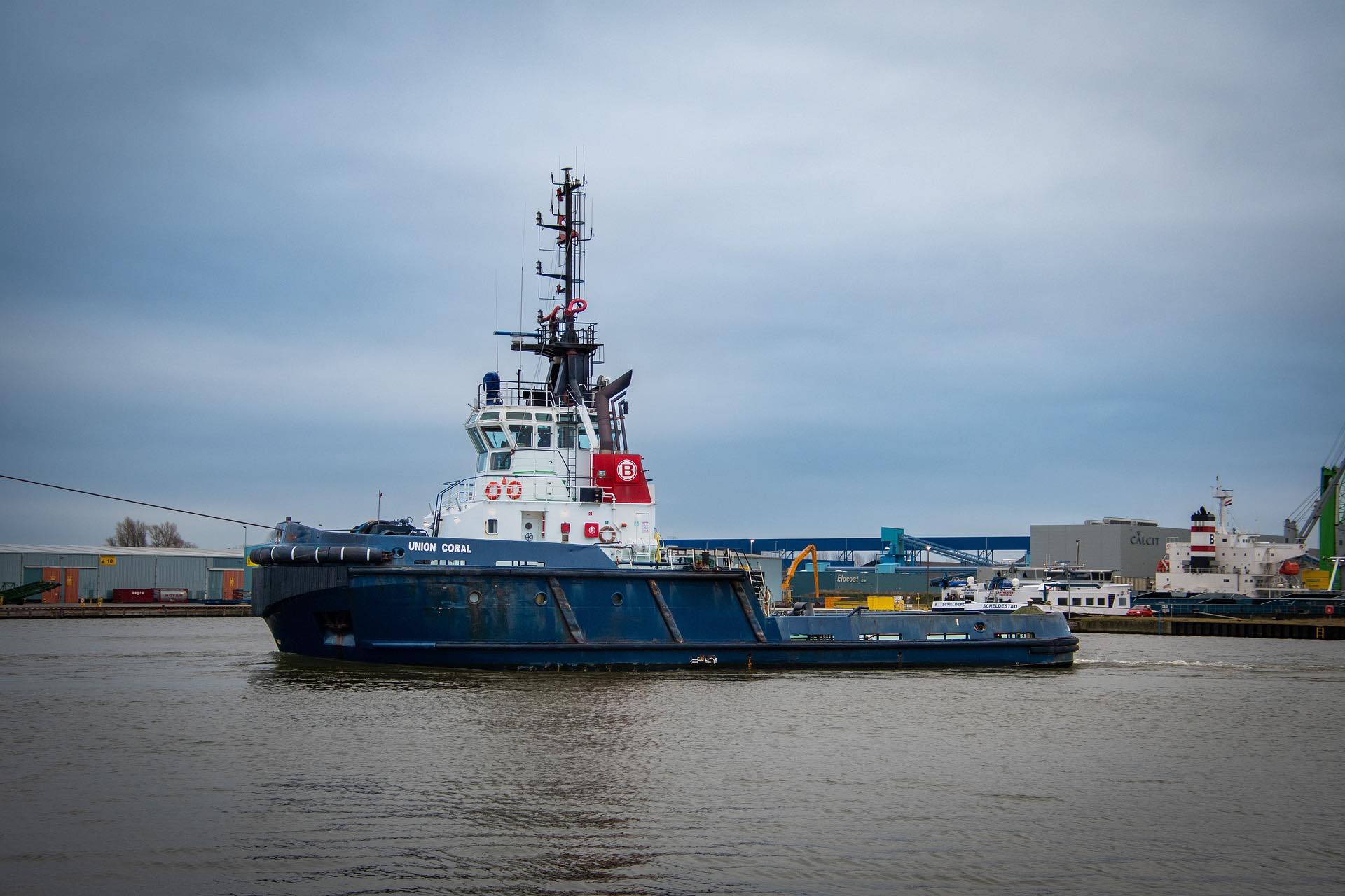 Solve Tug,"Union Coral"!! jigsaw puzzle online with 600 pieces