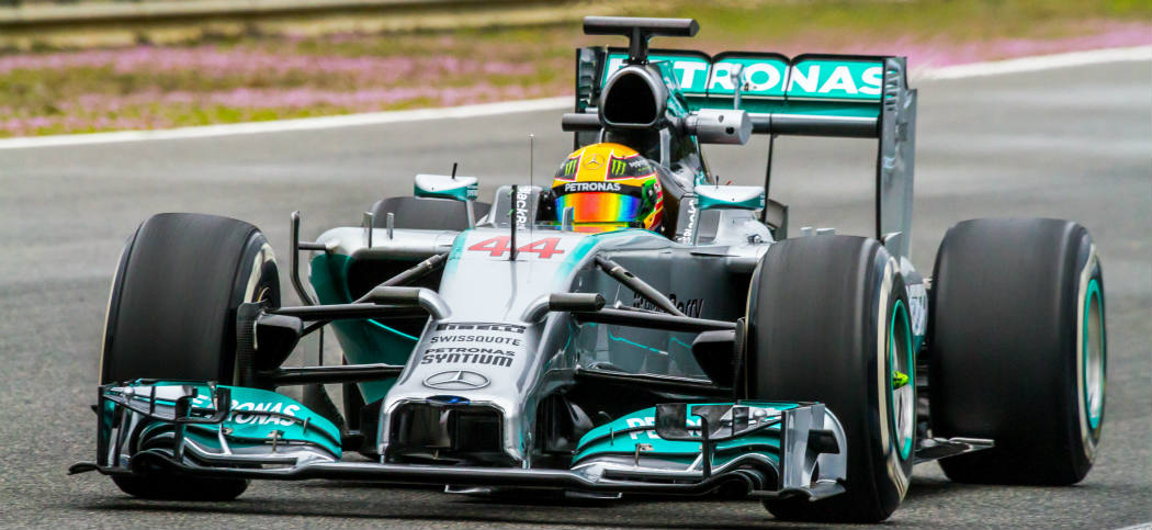Solve Mercedes f1 jigsaw puzzle online with 18 pieces