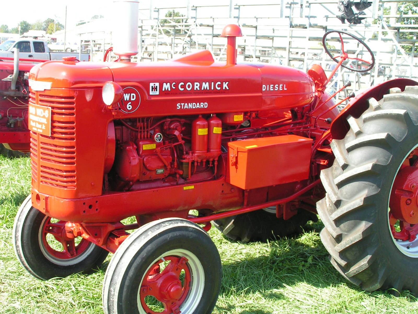 Solve McCormick WD-6 Standard Diesel jigsaw puzzle online with 336 pieces