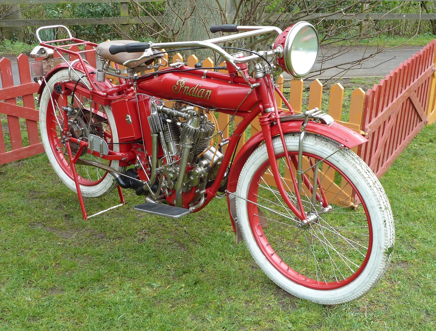Solve 1912 Indian Motorcycle-03 jigsaw puzzle online with 300 pieces