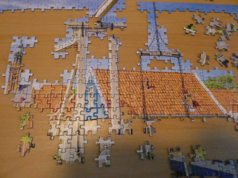 Solve I started on a jigsaw puzzle on my table.... will take some time ...