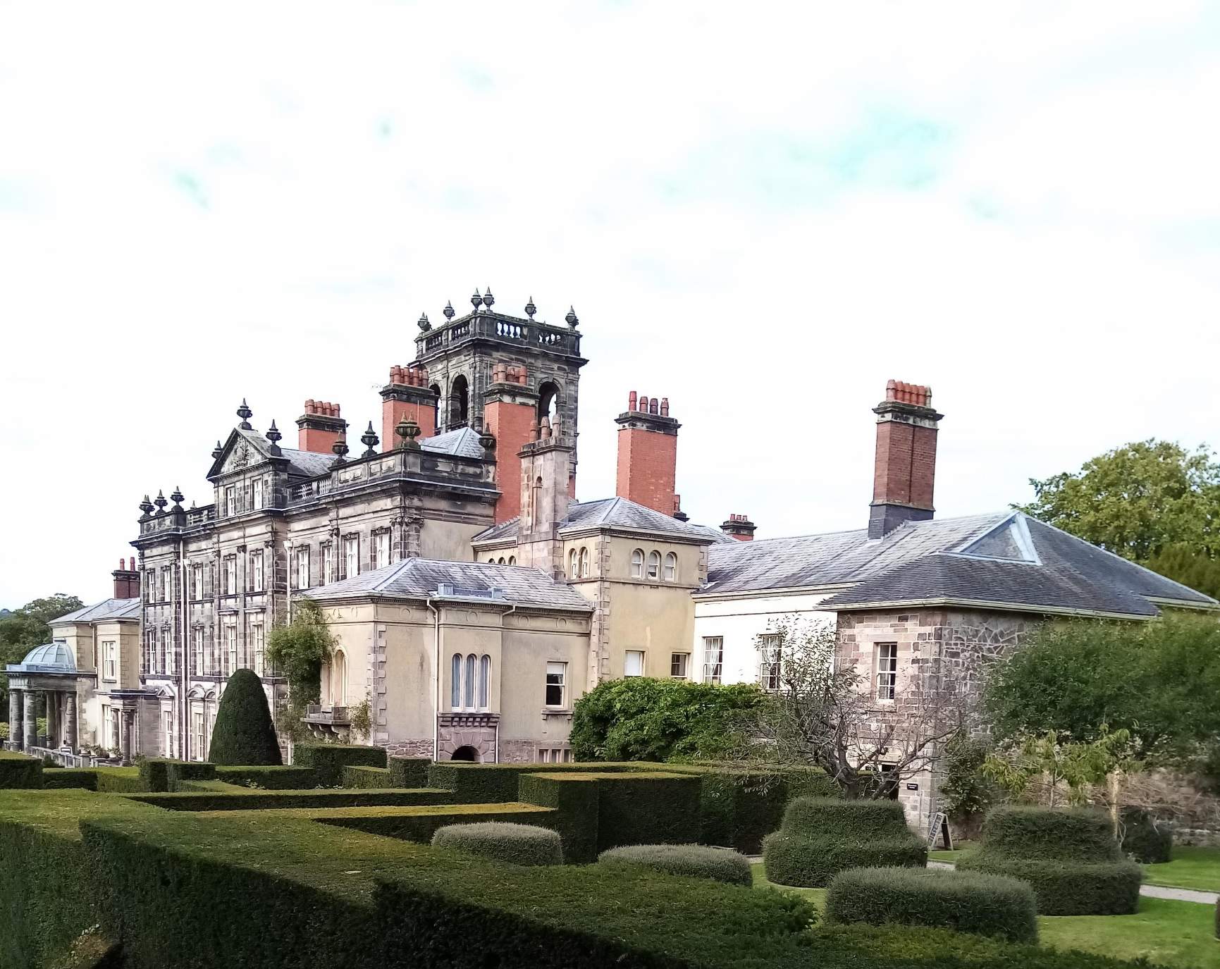 Solve BIDDULPH GRANGE jigsaw puzzle online with 154 pieces