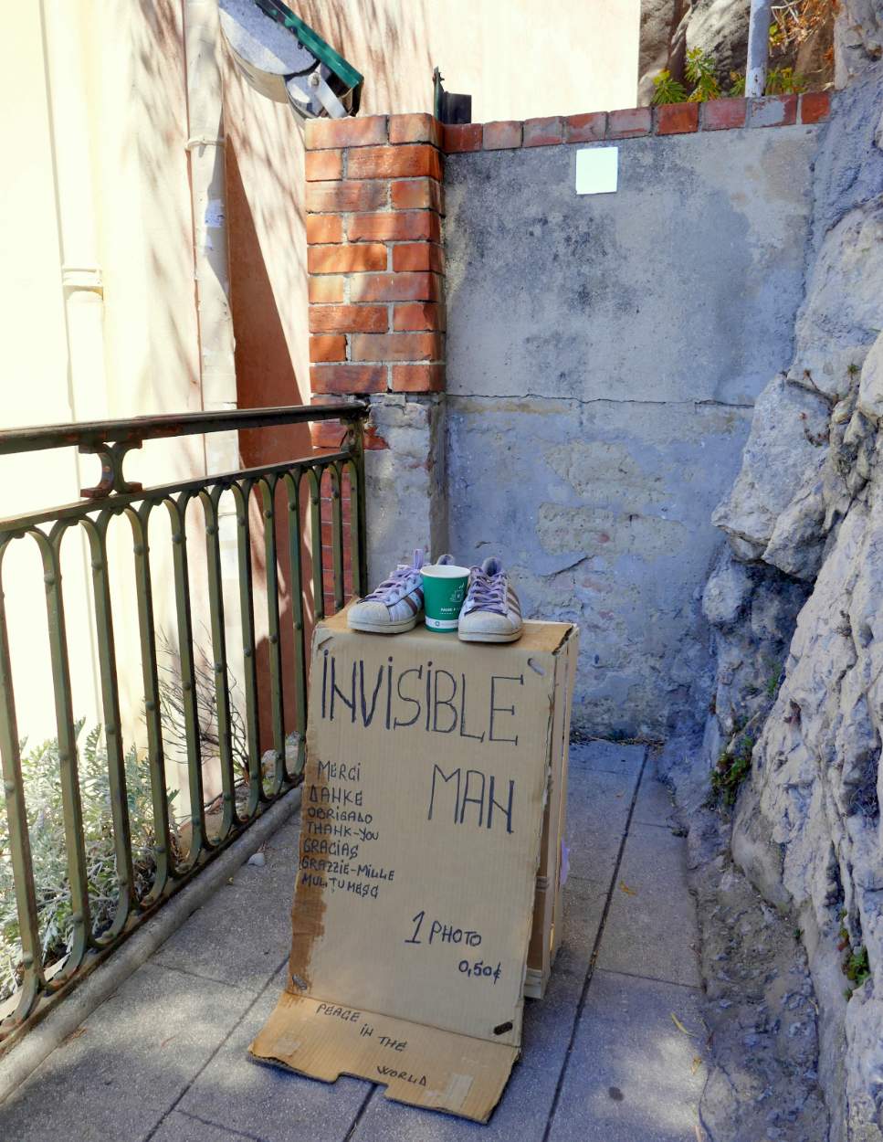 Solve Invisible man jigsaw puzzle online with 80 pieces