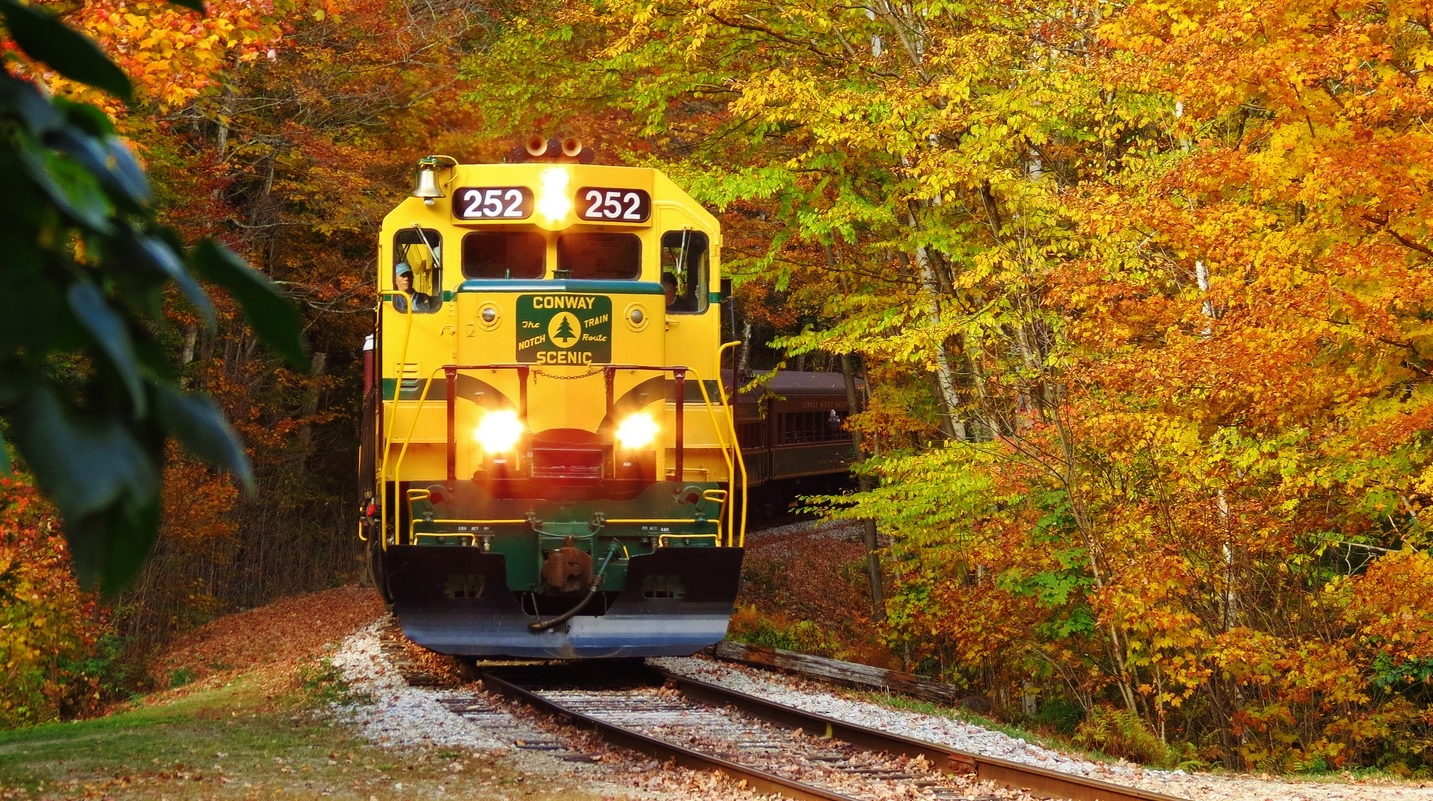 Solve Conway Scenic Notch Train #252 jigsaw puzzle online with 144 pieces