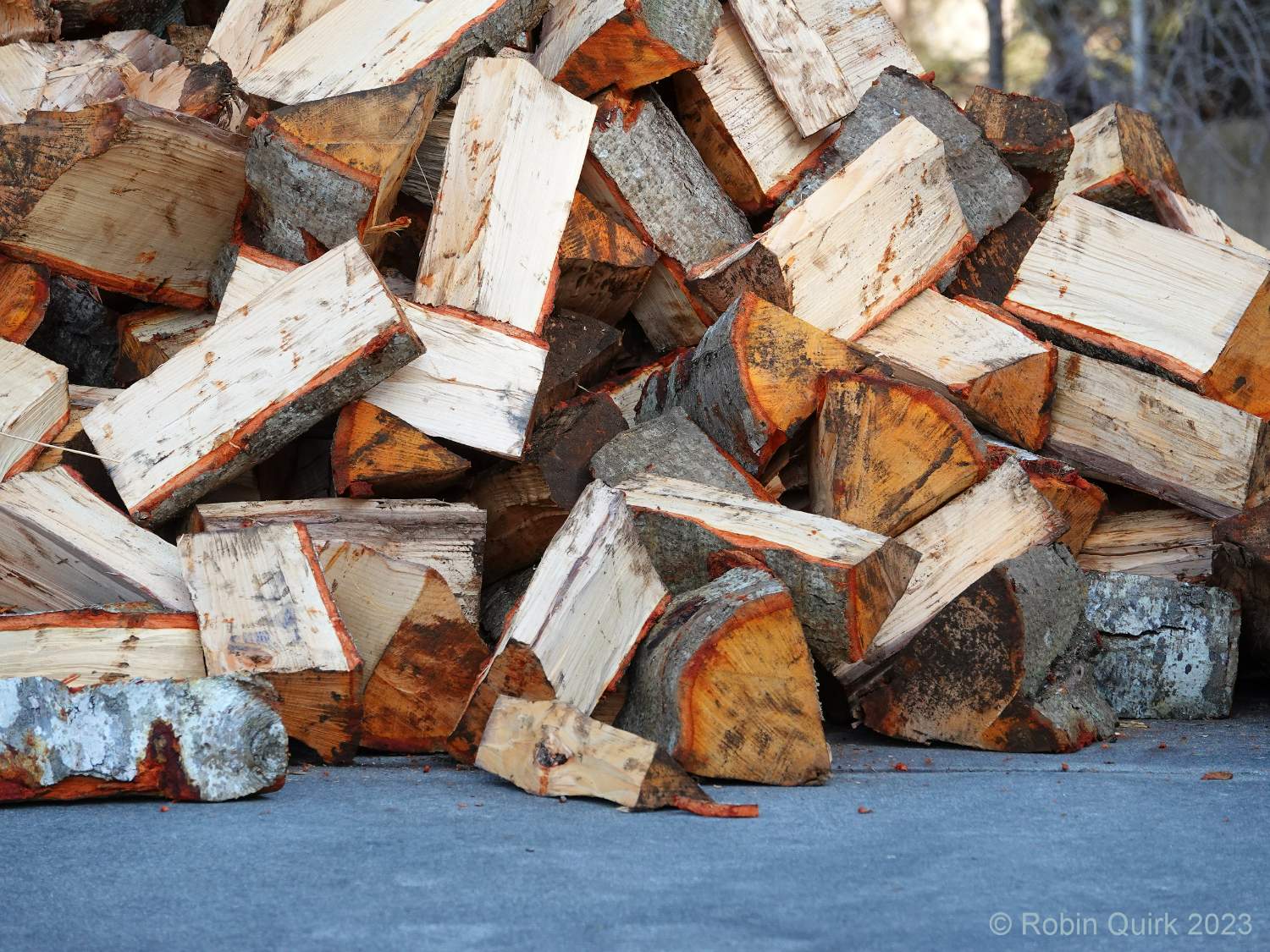 Solve Wood pile jigsaw puzzle online with 63 pieces