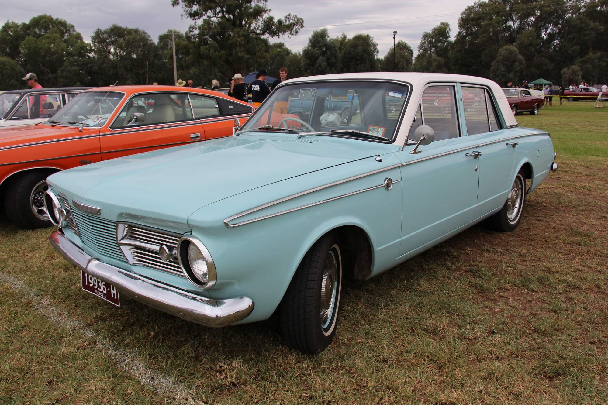 Solve Chrysler "Valiant" - 1965 jigsaw puzzle online with 216 pieces