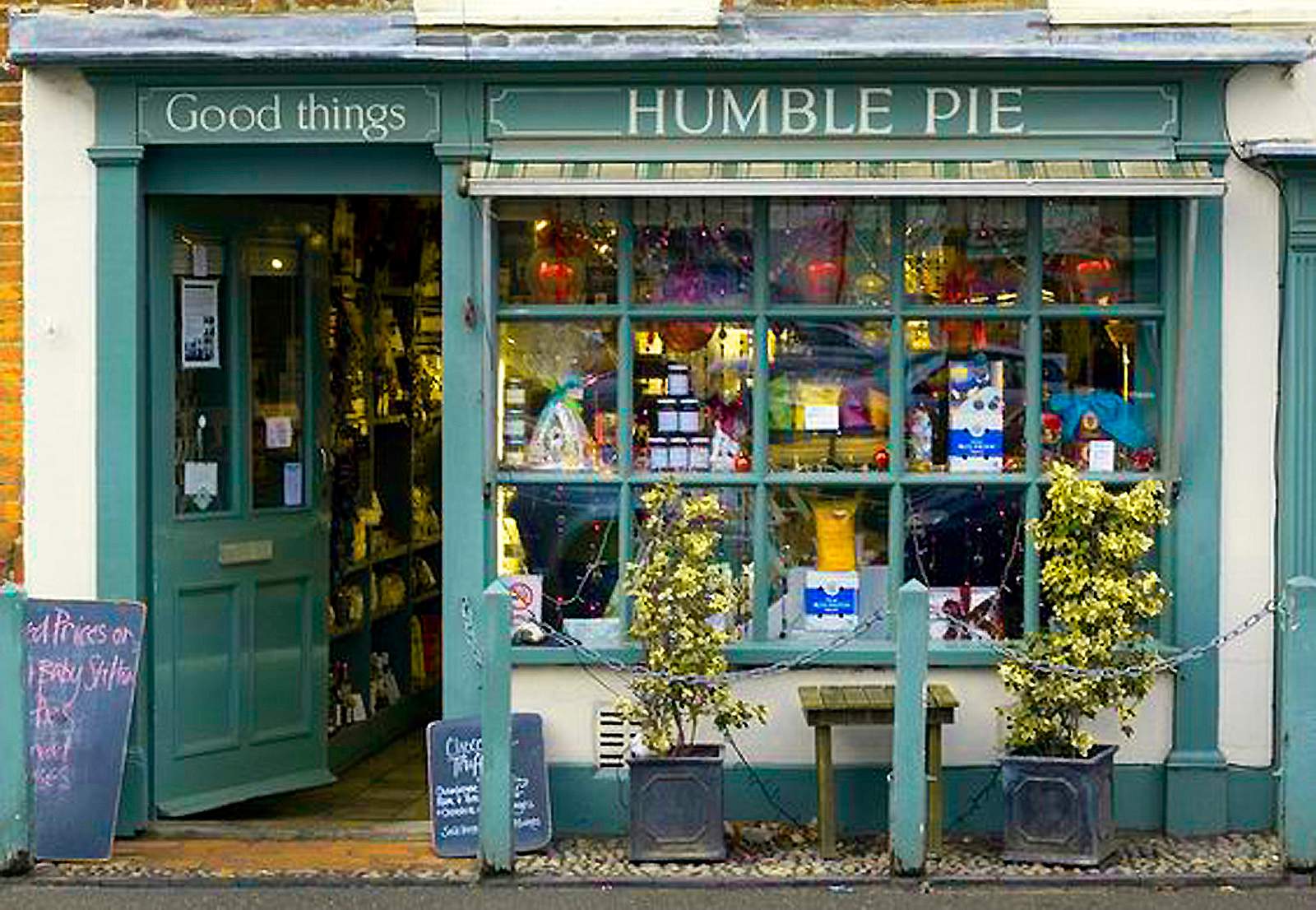 Solve Humble Pie jigsaw puzzle online with 352 pieces