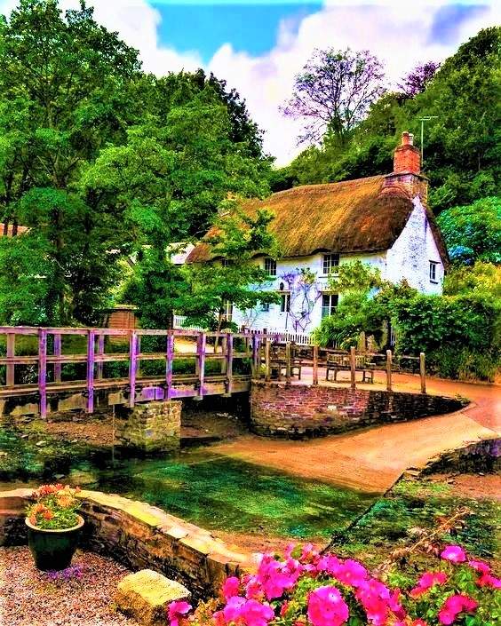 Solve Cornwall jigsaw puzzle online with 63 pieces