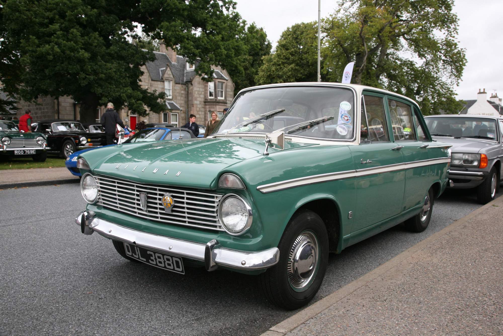 Solve Hillman Super Minx - 1966 jigsaw puzzle online with 216 pieces