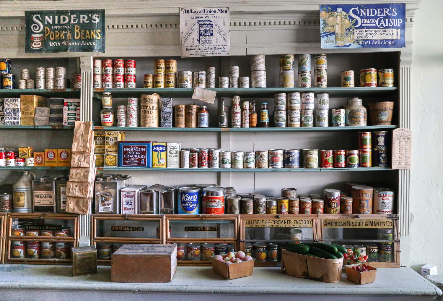 Solve OLD TIME CANNED GOODS jigsaw puzzle online with 88 pieces