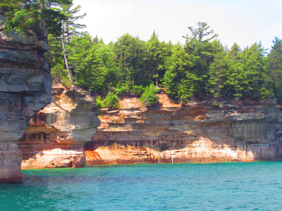 Solve Pictured Rocks Lake Shore jigsaw puzzle online with 63 pieces