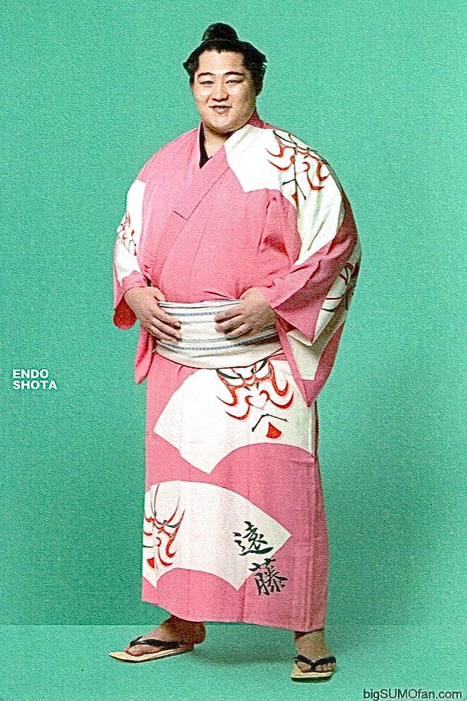 Solve Sumo wrestler Endo Shota jigsaw puzzle online with 54 pieces