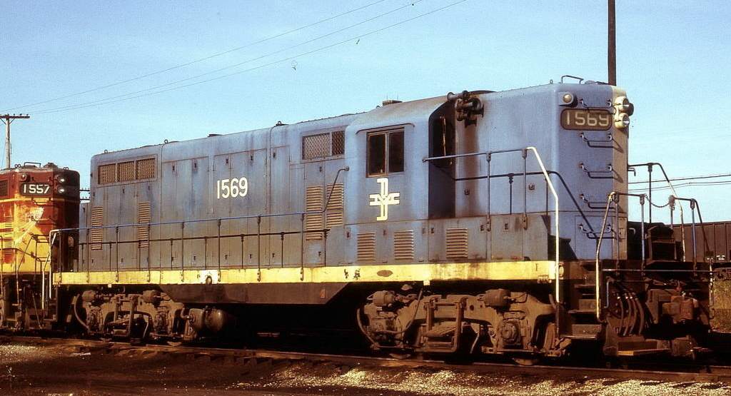 Solve B&M GP7 jigsaw puzzle online with 128 pieces