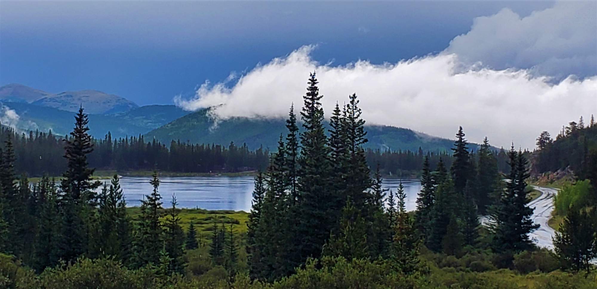 Solve Peaceful Colorado mountains. jigsaw puzzle online with 136 pieces