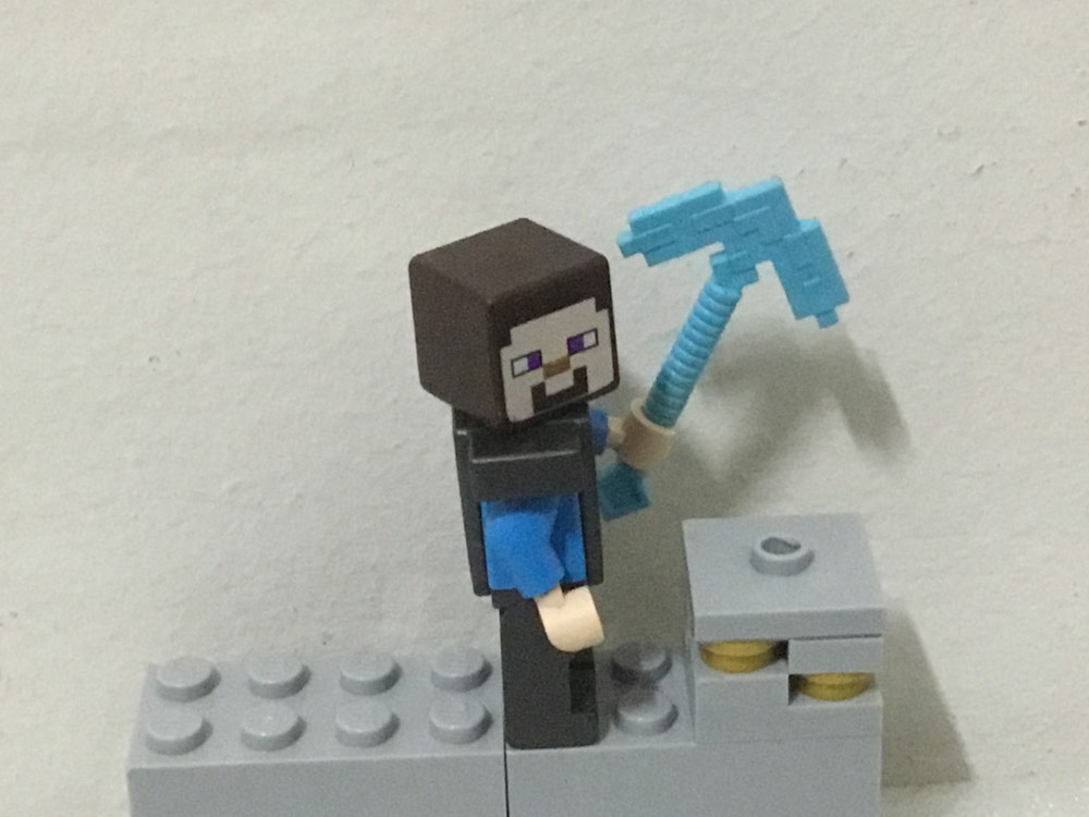 Solve Lego Minecraft picture 1 jigsaw puzzle online with 12 pieces
