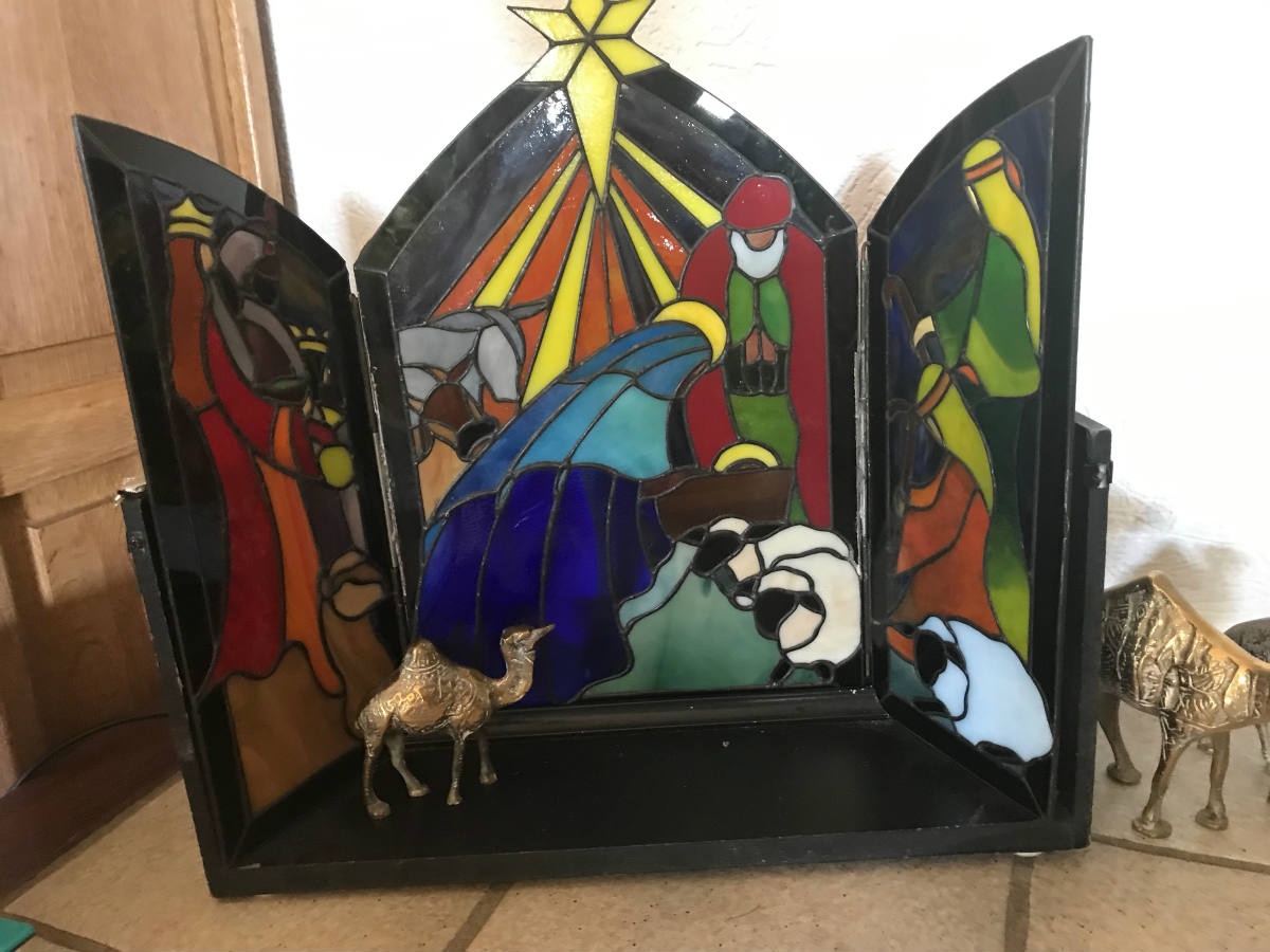 Solve kerststal Tiffany. jigsaw puzzle online with 48 pieces