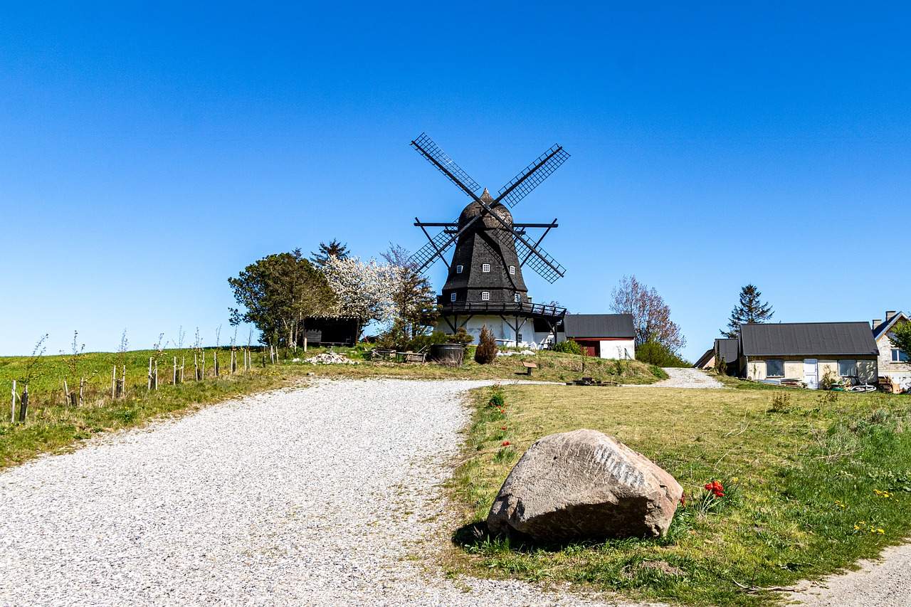 Solve wind-turbine jigsaw puzzle online with 70 pieces