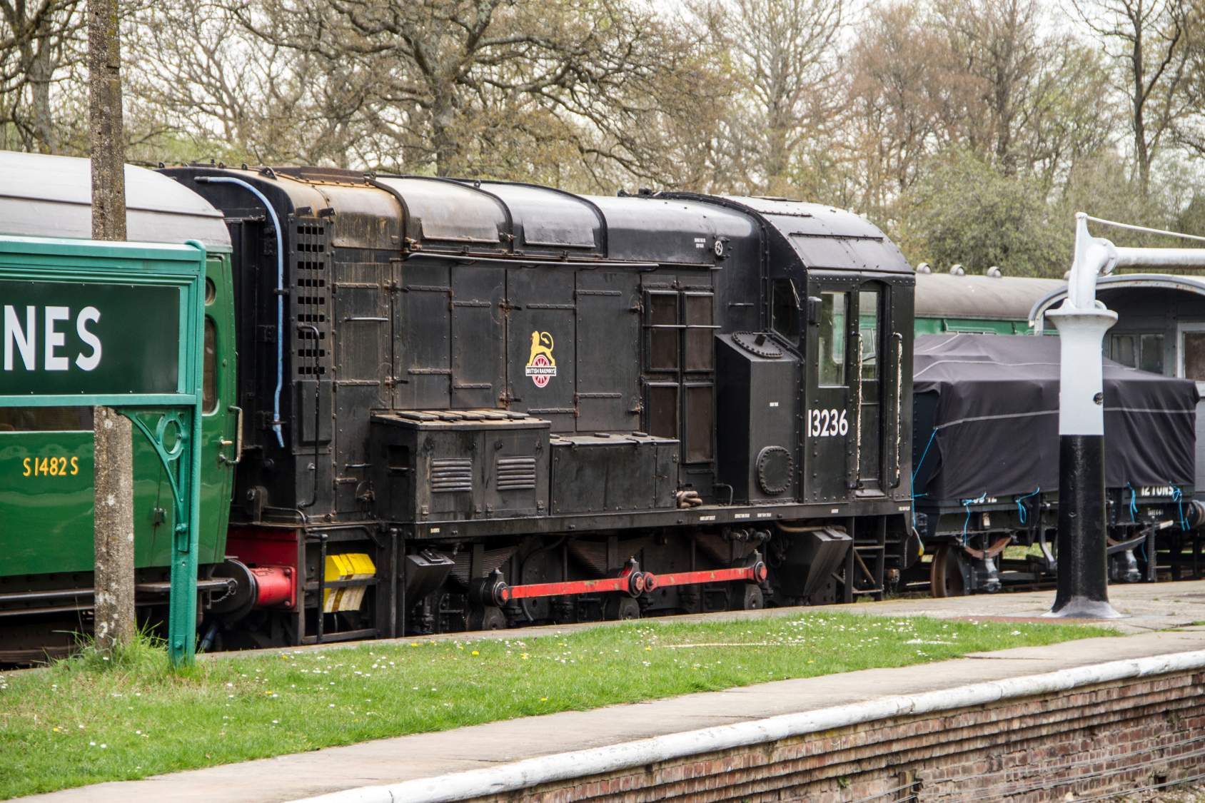 Solve bluebell railway 11-04-2014 class 08 13236 diesel locomotive at ...