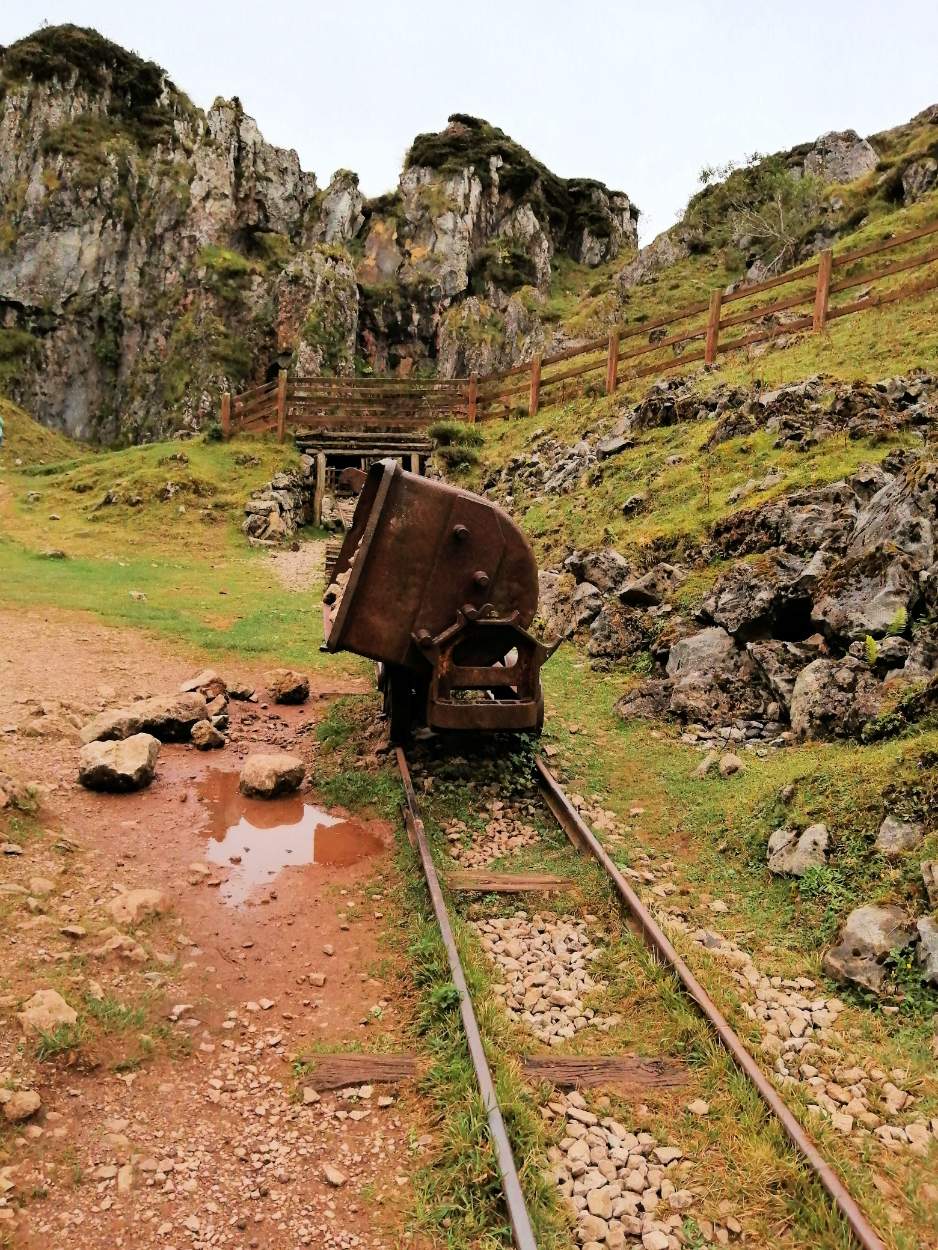 Solve Old mine. jigsaw puzzle online with 80 pieces