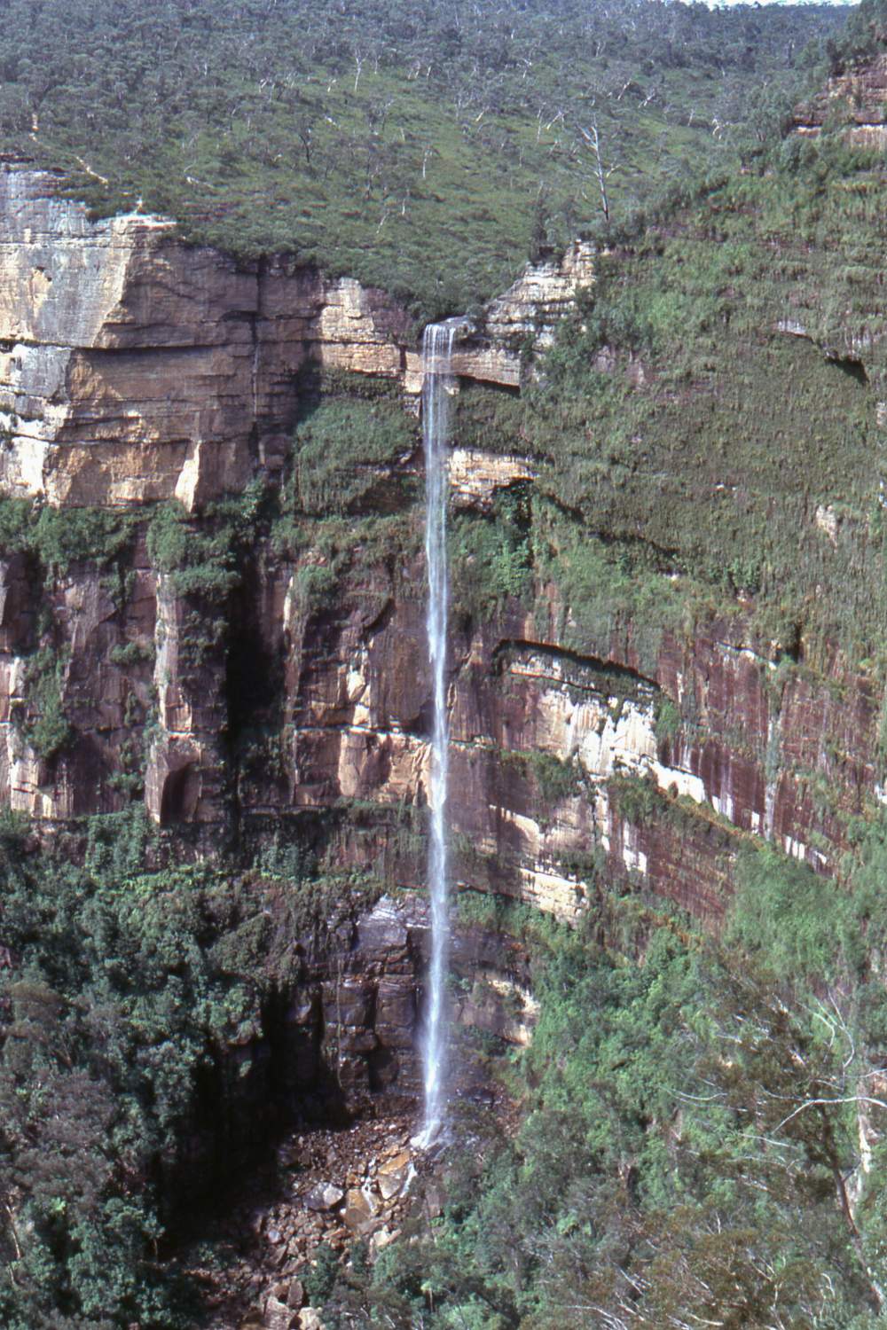 Solve Drop jigsaw puzzle online with 126 pieces