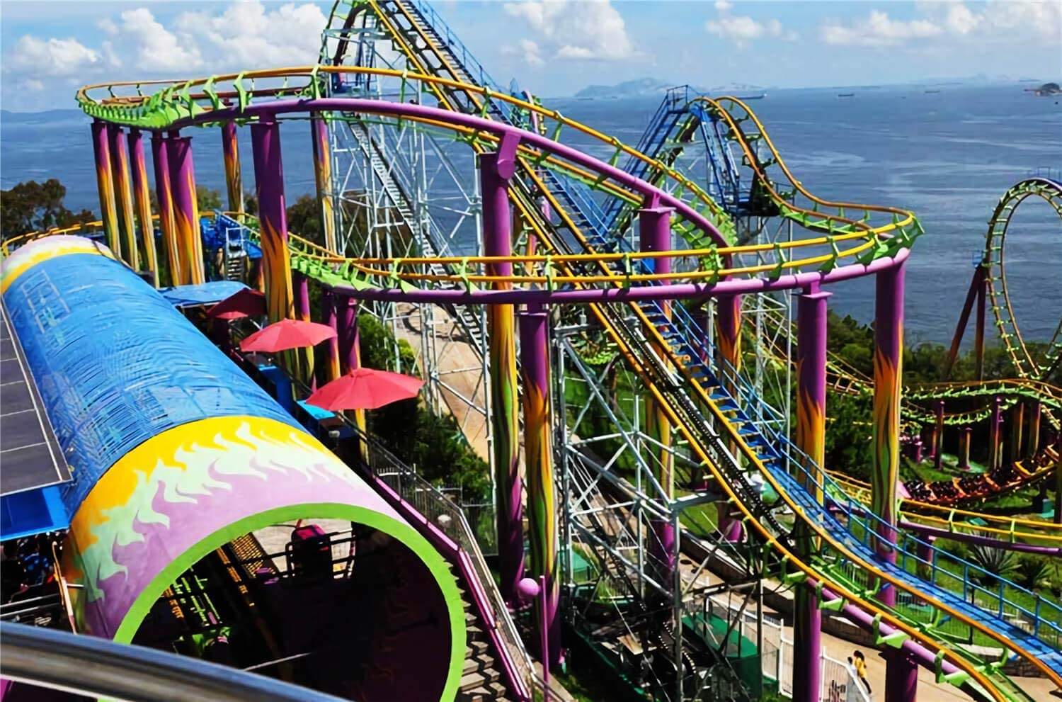 Solve Roller Coaster jigsaw puzzle online with 260 pieces