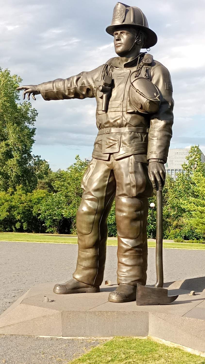 Solve Fireman's Memorial jigsaw puzzle online with 120 pieces