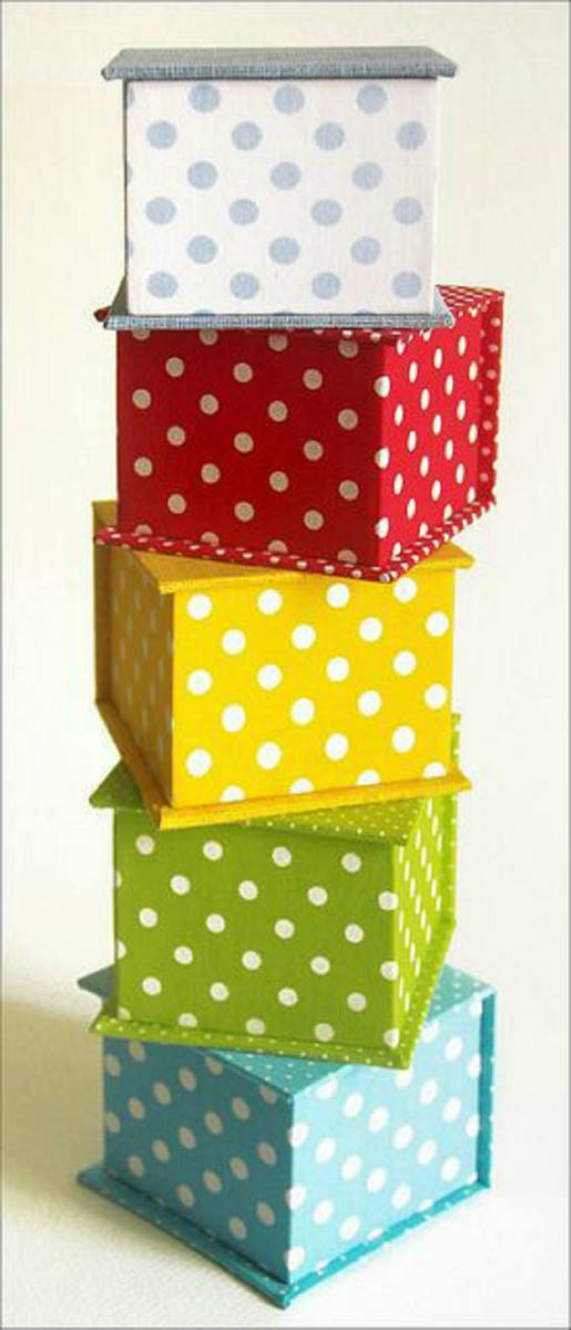 Solve Spotty Dotty Boxes jigsaw puzzle online with 84 pieces