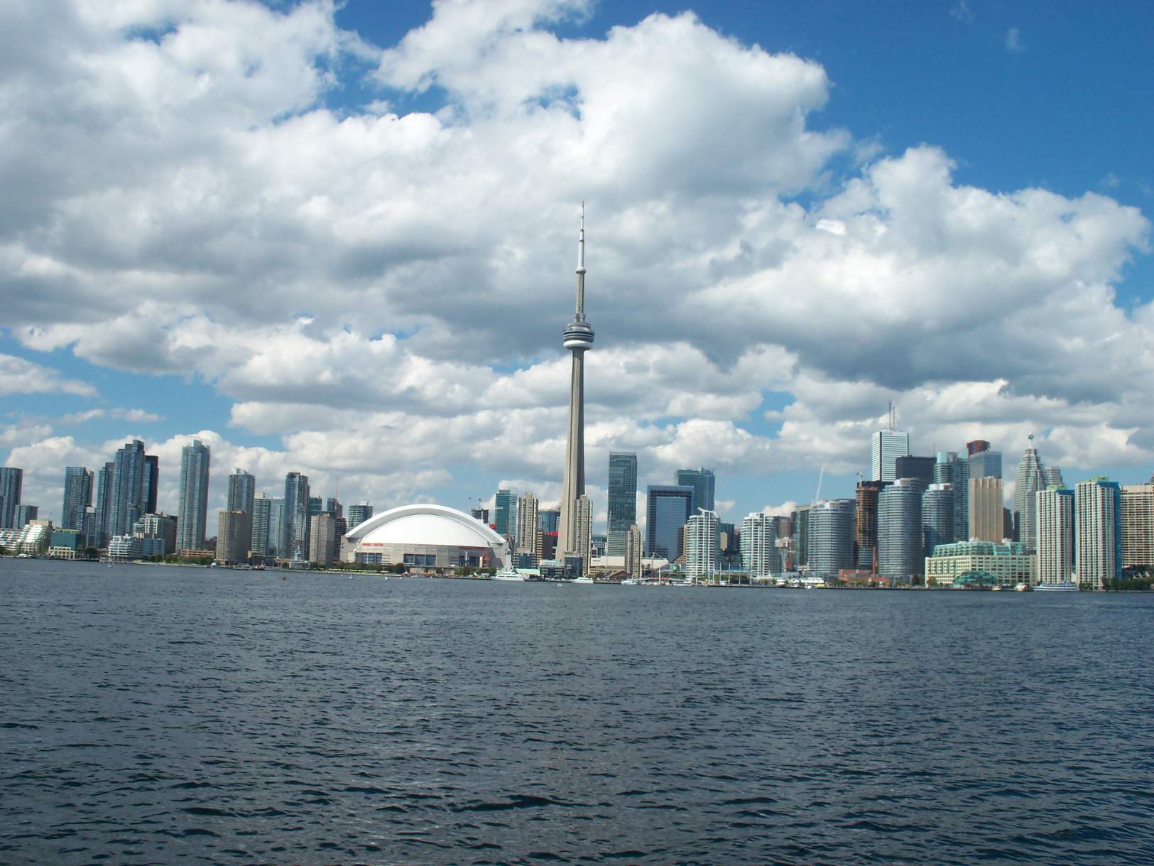 Solve Toronto Harbour jigsaw puzzle online with 130 pieces