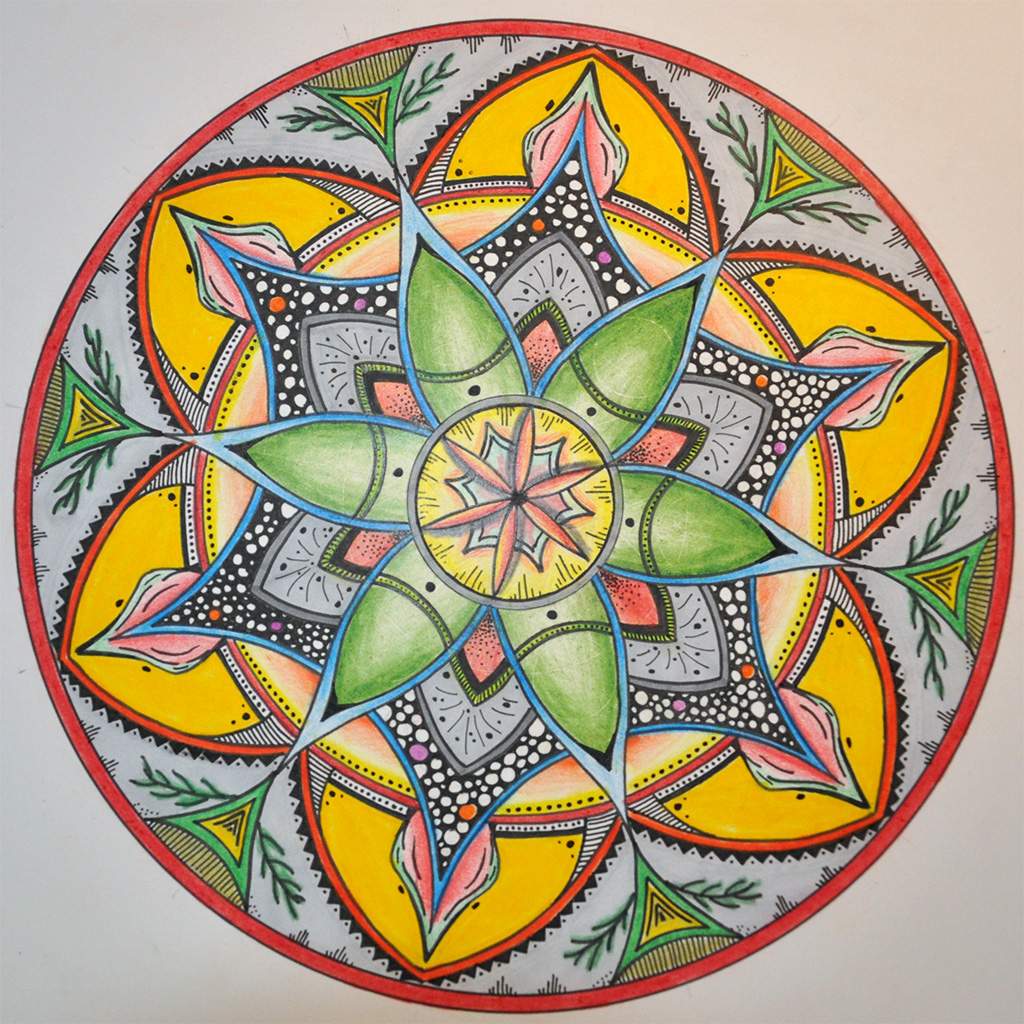 Solve mandala jigsaw puzzle online with 121 pieces