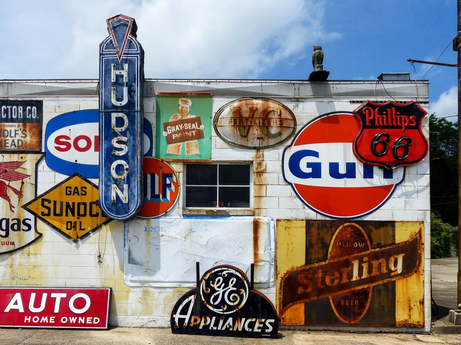 Solve sale signs jigsaw puzzle online with 108 pieces